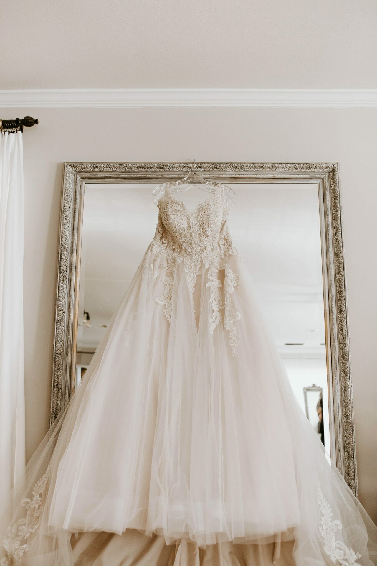 Wedding Attire Checklist: What to Bring on Your Wedding Day - Plan In Love